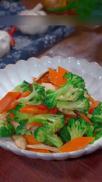 猪肉炒西兰花怎么做_西兰花焯水几分钟-第1张图片-山城妙识