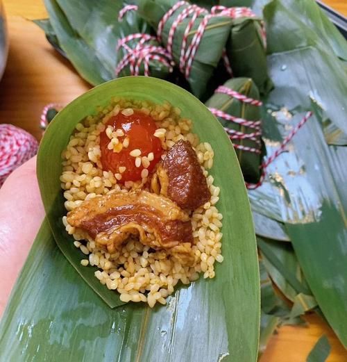 五香咸肉粽怎么做好吃_咸肉粽腌制多久才入味-第1张图片-山城妙识