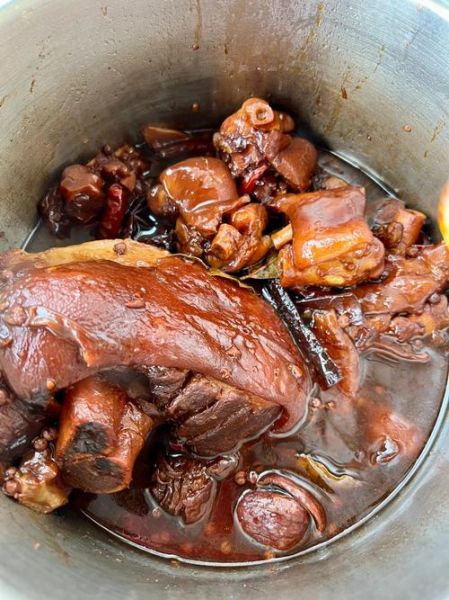 红烧猪肘子怎么做_红烧猪肘子要焯水吗-第2张图片-山城妙识