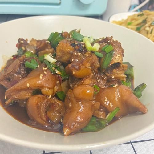 红烧猪肘子怎么做_红烧猪肘子要焯水吗-第3张图片-山城妙识