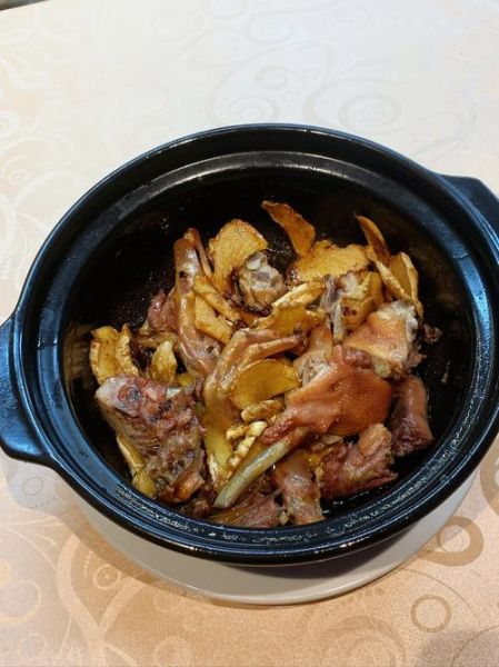 姜母鸭的做法最正宗的做法_姜母鸭用什么鸭最好-第1张图片-山城妙识 姜母鸭的做法最正宗的做法_姜母鸭用什么鸭最好-第1张图片-山城妙识