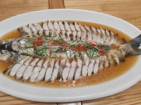 白鲢鱼清蒸怎么做_清蒸白鲢鱼去腥技巧-第1张图片-山城妙识