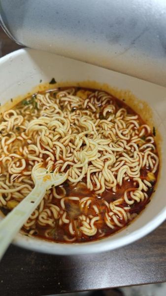 吃泡面减肥靠谱吗_10天瘦12斤真相-第1张图片-山城妙识