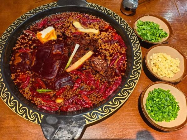 重庆美食有哪些_重庆火锅为什么这么辣-第1张图片-山城妙识