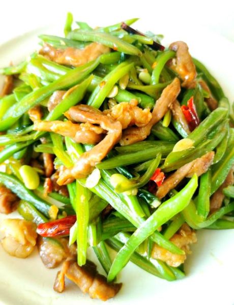 炒扁豆丝怎么炒好吃_扁豆丝要不要焯水-第1张图片-山城妙识