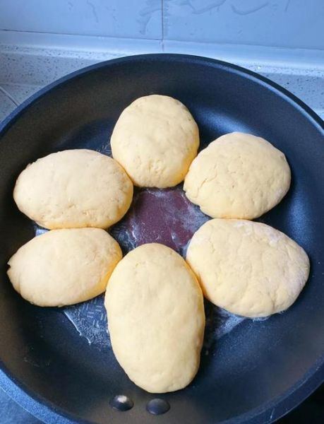 玉米面贴饼子怎么做_玉米面贴饼子怎么和面-第1张图片-山城妙识