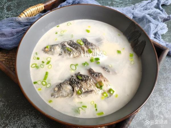 炖鱼汤放什么调料_鱼汤去腥提鲜秘诀-第3张图片-山城妙识 炖鱼汤放什么调料_鱼汤去腥提鲜秘诀-第3张图片-山城妙识