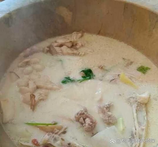 炖鱼汤放什么调料_鱼汤去腥提鲜秘诀-第2张图片-山城妙识 炖鱼汤放什么调料_鱼汤去腥提鲜秘诀-第2张图片-山城妙识