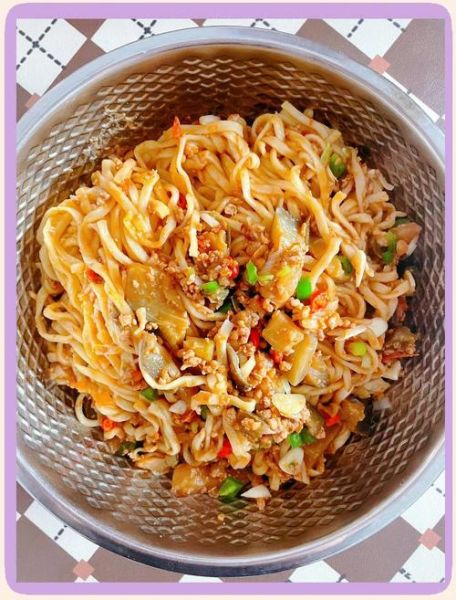 茄子焖面条怎么做_茄子焖面家常做法-第2张图片-山城妙识