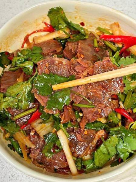 凉拌麻辣牛肉怎么做_麻辣牛肉凉拌技巧-第1张图片-山城妙识