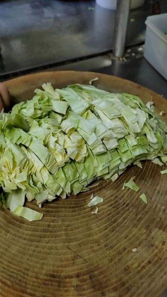 卷心菜怎么切丝_卷心菜怎么切块-第1张图片-山城妙识