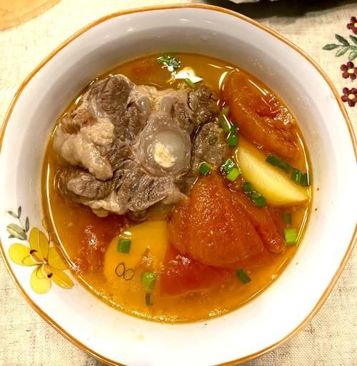 番茄牛尾汤怎么做_牛尾汤需要炖多久-第1张图片-山城妙识