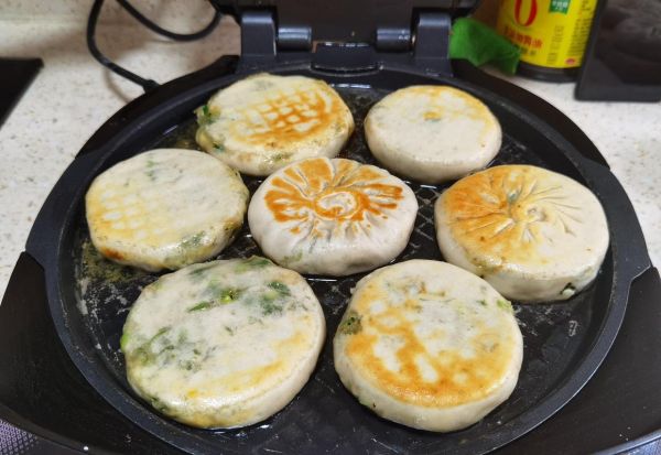 韭菜盒子和面用冷水还是热水_韭菜盒子和面比例是多少-第2张图片-山城妙识