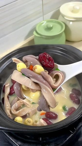猪肚炖什么好吃又营养_猪肚炖汤最佳搭配-第1张图片-山城妙识