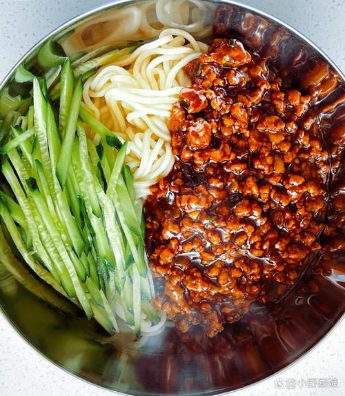 简易炸酱面怎么做_炸酱面酱汁比例是多少-第3张图片-山城妙识