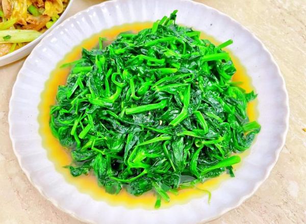 豌豆尖怎么炒好吃_豌豆尖图片长什么样-第1张图片-山城妙识