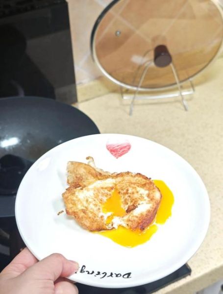 荷包蛋怎么煮不粘锅底_荷包蛋不粘锅技巧-第2张图片-山城妙识