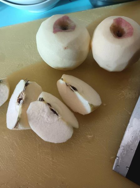 拔丝苹果家常做法不用淀粉_怎么熬糖不糊锅-第2张图片-山城妙识