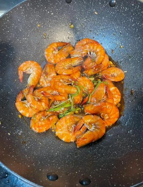 红烧基围虾怎么做才鲜嫩_家常红烧基围虾最正宗的做法-第3张图片-山城妙识