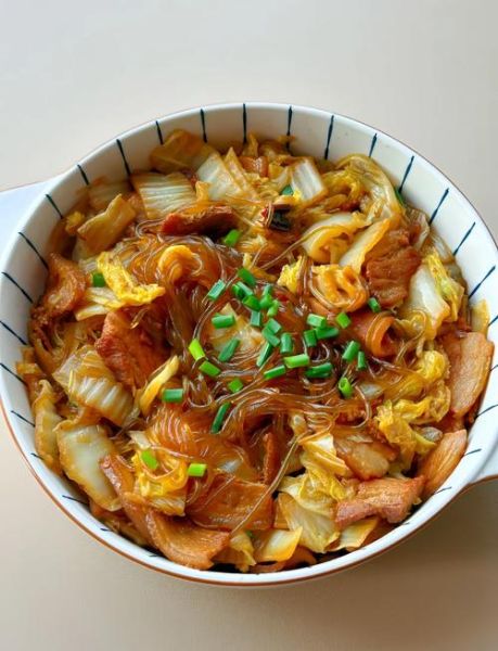 白菜猪肉炖粉条怎么做好吃_白菜猪肉炖粉条不腥的秘诀-第1张图片-山城妙识