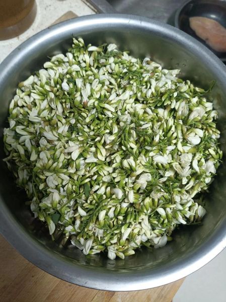 槐花素饺子怎么做_槐花素饺子馅怎么调-第2张图片-山城妙识