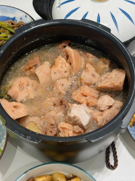 莲藕排骨汤的做法大全_莲藕排骨汤怎么炖好喝-第1张图片-山城妙识