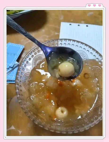银耳莲子羹怎么做才出胶_银耳莲子羹出胶的秘诀-第2张图片-山城妙识