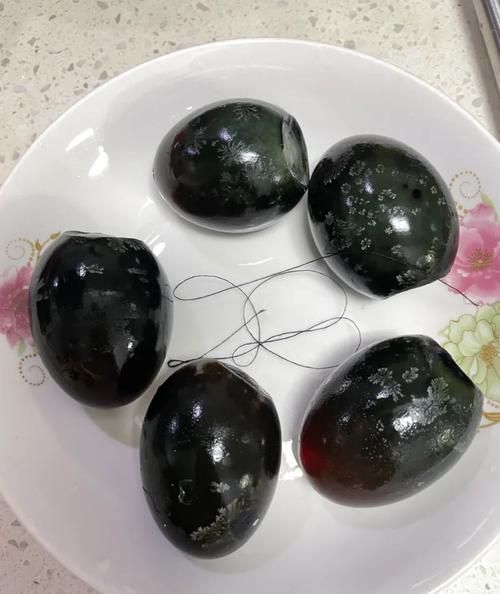 凉拌皮蛋要先煮一下吗_皮蛋焯水几分钟-第1张图片-山城妙识