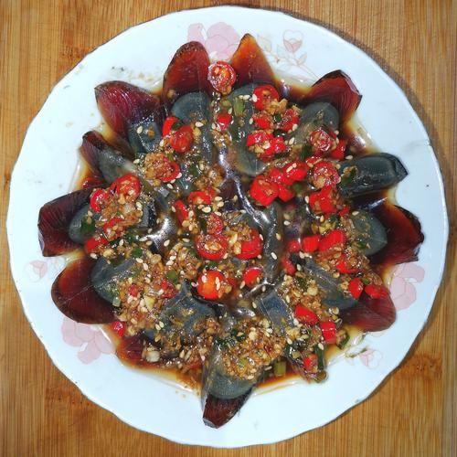 变蛋怎么凉拌才好吃_变蛋凉拌做法大全-第3张图片-山城妙识