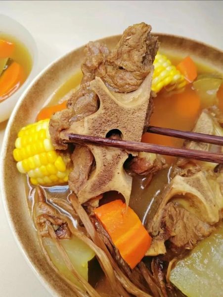 炖牛骨汤放什么材料_牛骨汤怎么炖才白-第3张图片-山城妙识 炖牛骨汤放什么材料_牛骨汤怎么炖才白-第3张图片-山城妙识