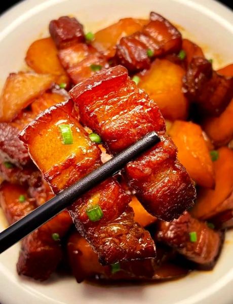 红烧肉炖土豆怎么做_红烧肉炖土豆热量高吗-第1张图片-山城妙识
