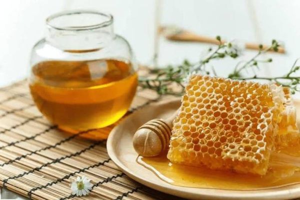 牛奶蜂蜜一起吃的危害_会不会拉肚子-第1张图片-山城妙识