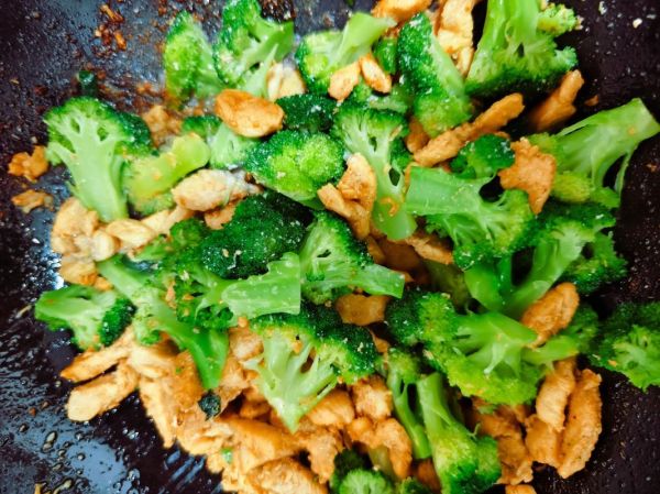 西兰花炒肉丸怎么做_西兰花炒肉丸热量高吗-第2张图片-山城妙识