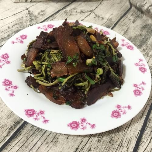 香椿芽炒肉怎么做_香椿芽炒肉用焯水吗-第3张图片-山城妙识 香椿芽炒肉怎么做_香椿芽炒肉用焯水吗-第3张图片-山城妙识