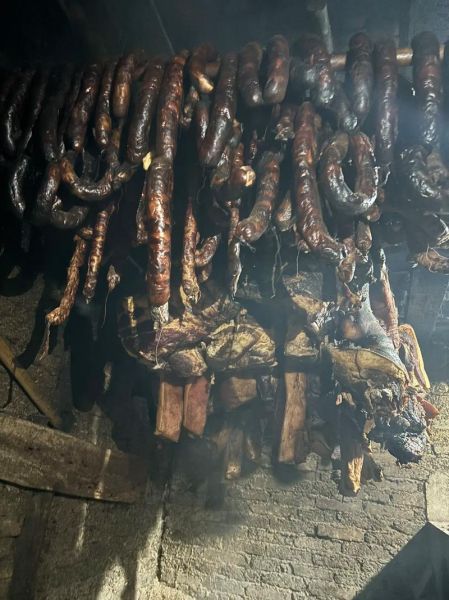 怎样在家自制烟熏腊肉_自制烟熏腊肉需要哪些材料-第3张图片-山城妙识