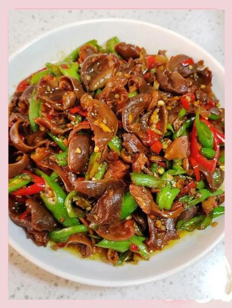 青椒炒鸡胗鸡胗要焯水吗_鸡胗怎么炒才脆嫩-第1张图片-山城妙识