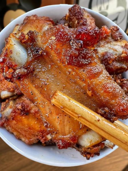 蒜香排骨怎么做才外酥里嫩_蒜香排骨的家常做法大全-第3张图片-山城妙识