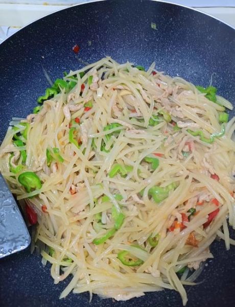 土豆丝炒肉丝怎么做_土豆丝炒肉丝家常做法-第1张图片-山城妙识