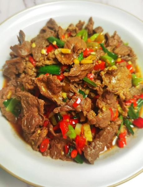 湘菜小炒黄牛肉怎么做_正宗做法-第1张图片-山城妙识 湘菜小炒黄牛肉怎么做_正宗做法-第1张图片-山城妙识