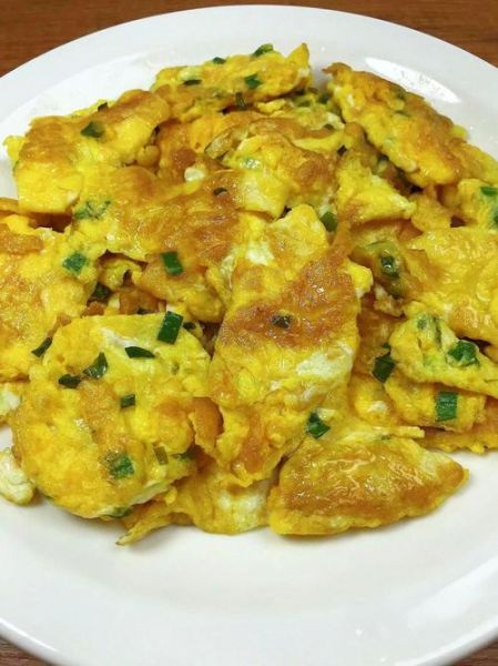 葱花炒鸡蛋怎么炒才蓬松_葱花炒鸡蛋要不要加水-第2张图片-山城妙识