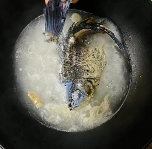 煮鲫鱼汤怎么变白_鲫鱼汤变白的小窍门-第2张图片-山城妙识