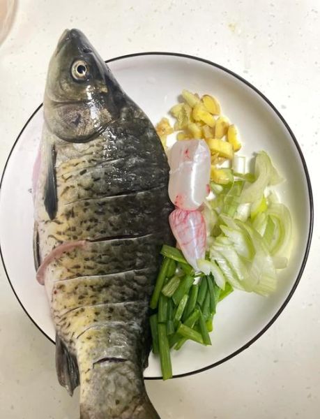 煮鲫鱼汤怎么变白_鲫鱼汤变白的小窍门-第1张图片-山城妙识