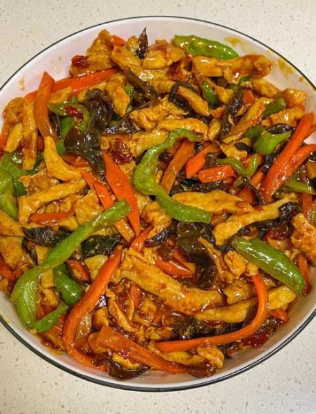 四川正宗鱼香肉丝怎么做_正宗鱼香肉丝的调料比例-第1张图片-山城妙识