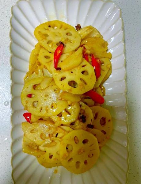 怎样炒藕片好吃又简单_藕片怎么炒不黑又脆-第1张图片-山城妙识