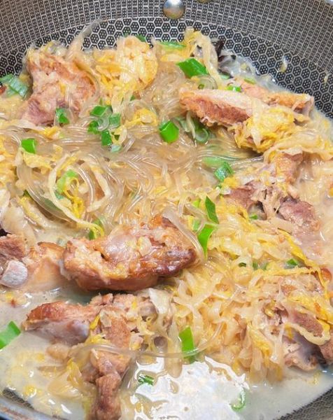 猪肉酸菜炖粉条怎么做_酸菜炖粉条用什么肉最香-第1张图片-山城妙识
