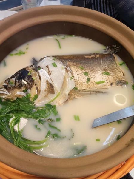 清炖鱼头怎么做简单好吃_清炖鱼头最正宗的做法-第2张图片-山城妙识