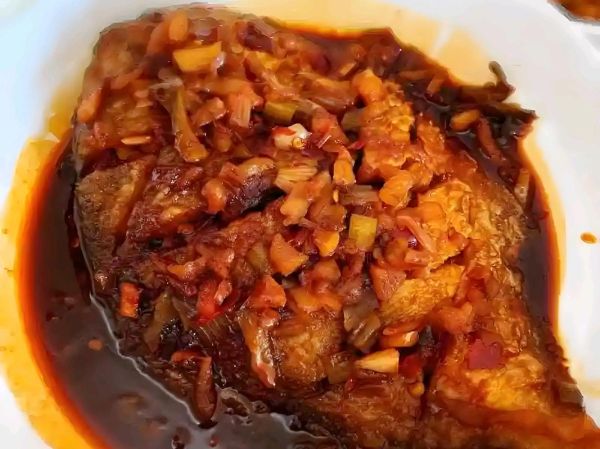 干烧鲳鱼怎么做才入味_干烧鲳鱼的做法大全窍门-第3张图片-山城妙识