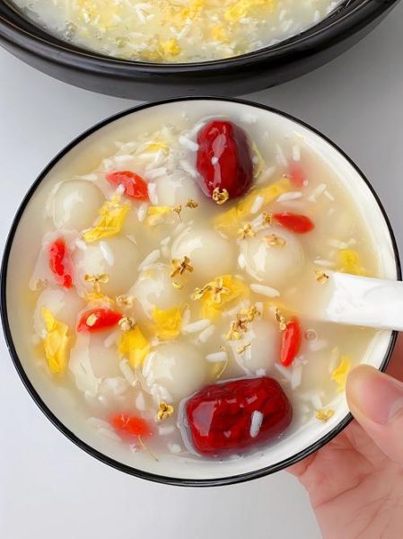 甜酒煮汤圆怎么做_甜酒汤圆的做法窍门-第1张图片-山城妙识