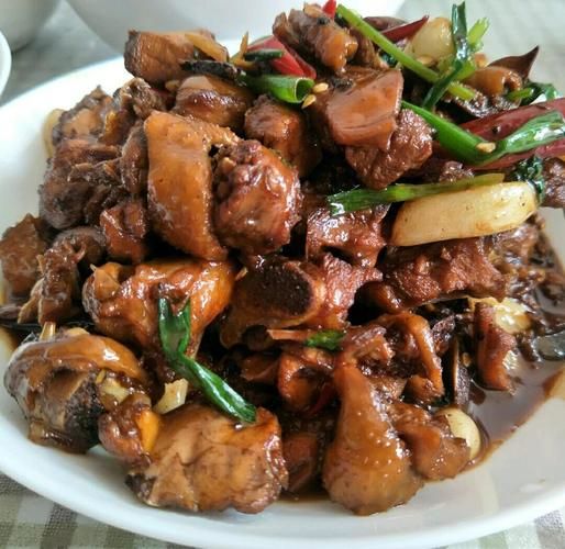 啤酒煮鸡的危害_啤酒煮鸡对身体有害吗-第1张图片-山城妙识