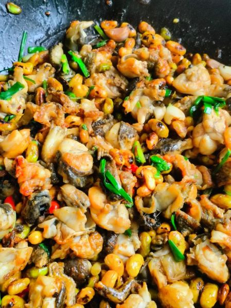 田鸡搭配什么炒才好吃_田鸡炒什么最香-第1张图片-山城妙识